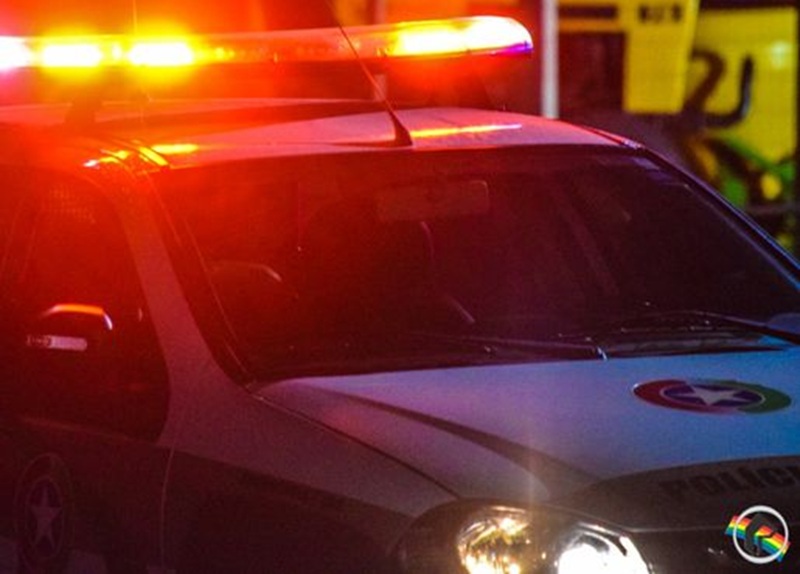 Três Passos News | Motorista sobe de carro na calçada e avança contra ...